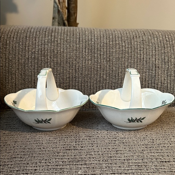 Nikko Ceramics | Dining | Nikko Ceramics White Bowls With Green Leaf ...